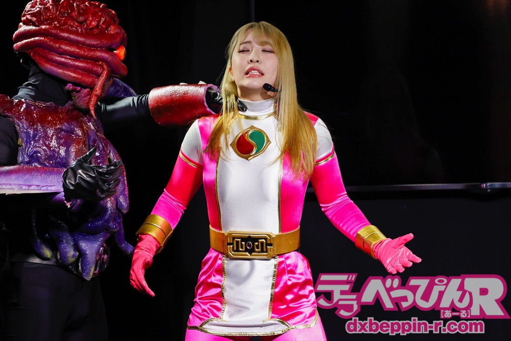 【GIGAスーパーヒロインライブvol.5大量画像レポート！】藤井レイラ、星仲ここみ、ちゃんよた、春凪星花、宇流木さらがセクシーコスチュームで怪人と激闘！ 囚われの身となり辱め拷問に ...